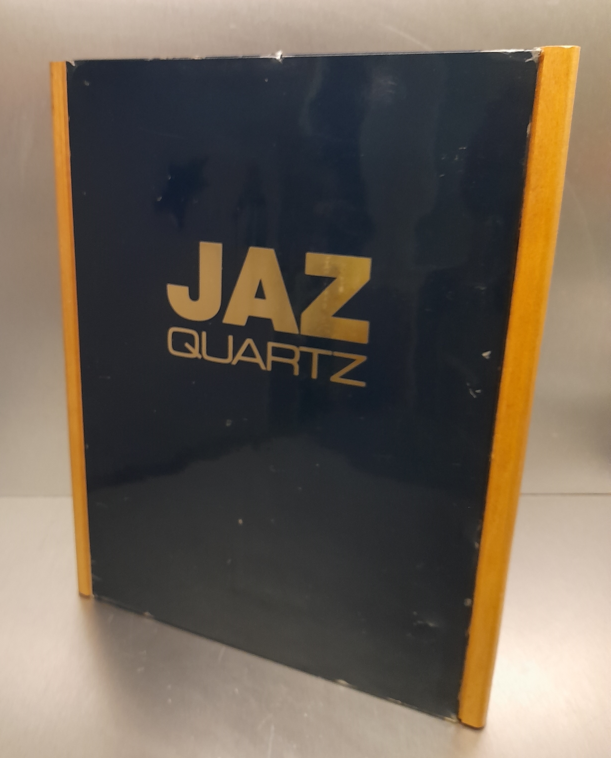 panneau publicitaire de vitrine Jaz Quartz circa 1991 – JAZ Le Bon Temps