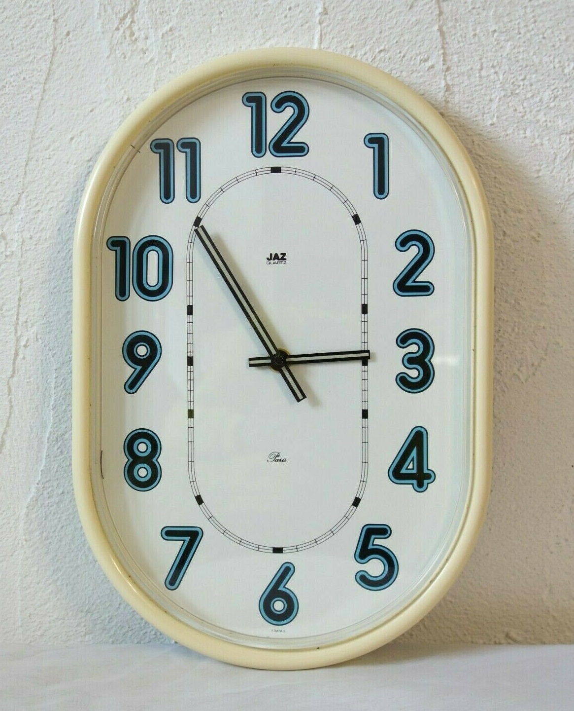 6342 horloge ovale 1985 – JAZ Le Bon Temps